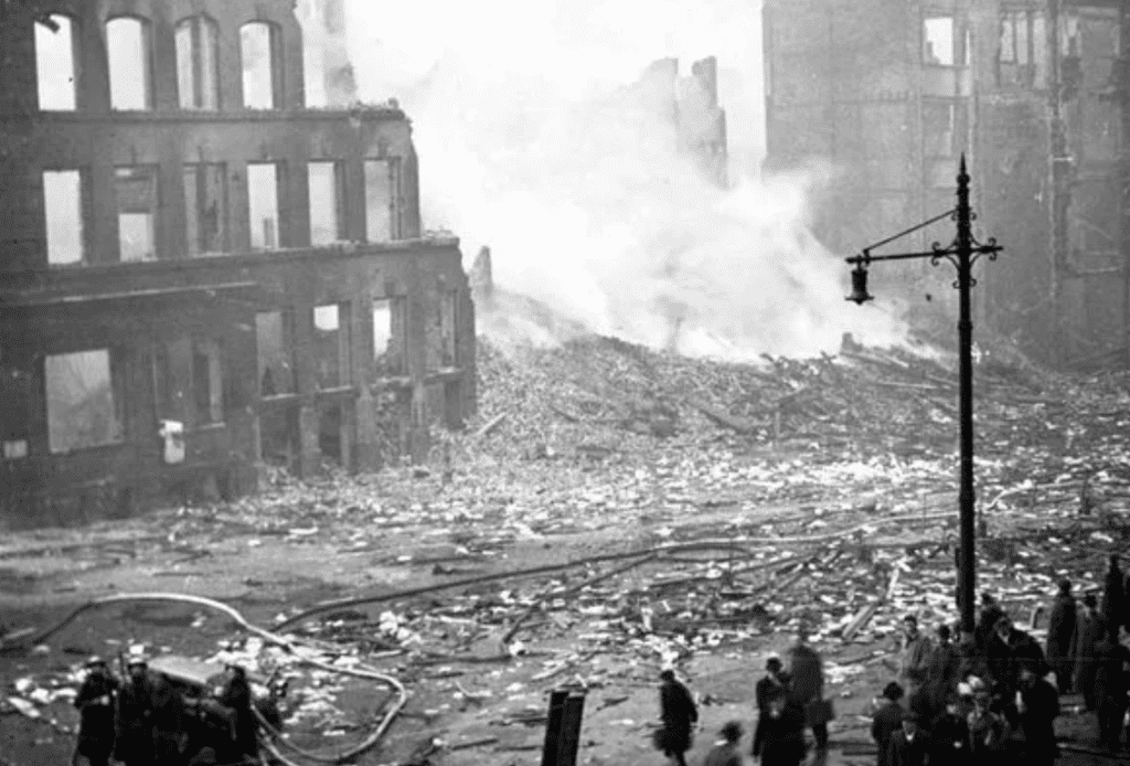 The "Christmas Blitz": How the Germans Bombed Manchester ...